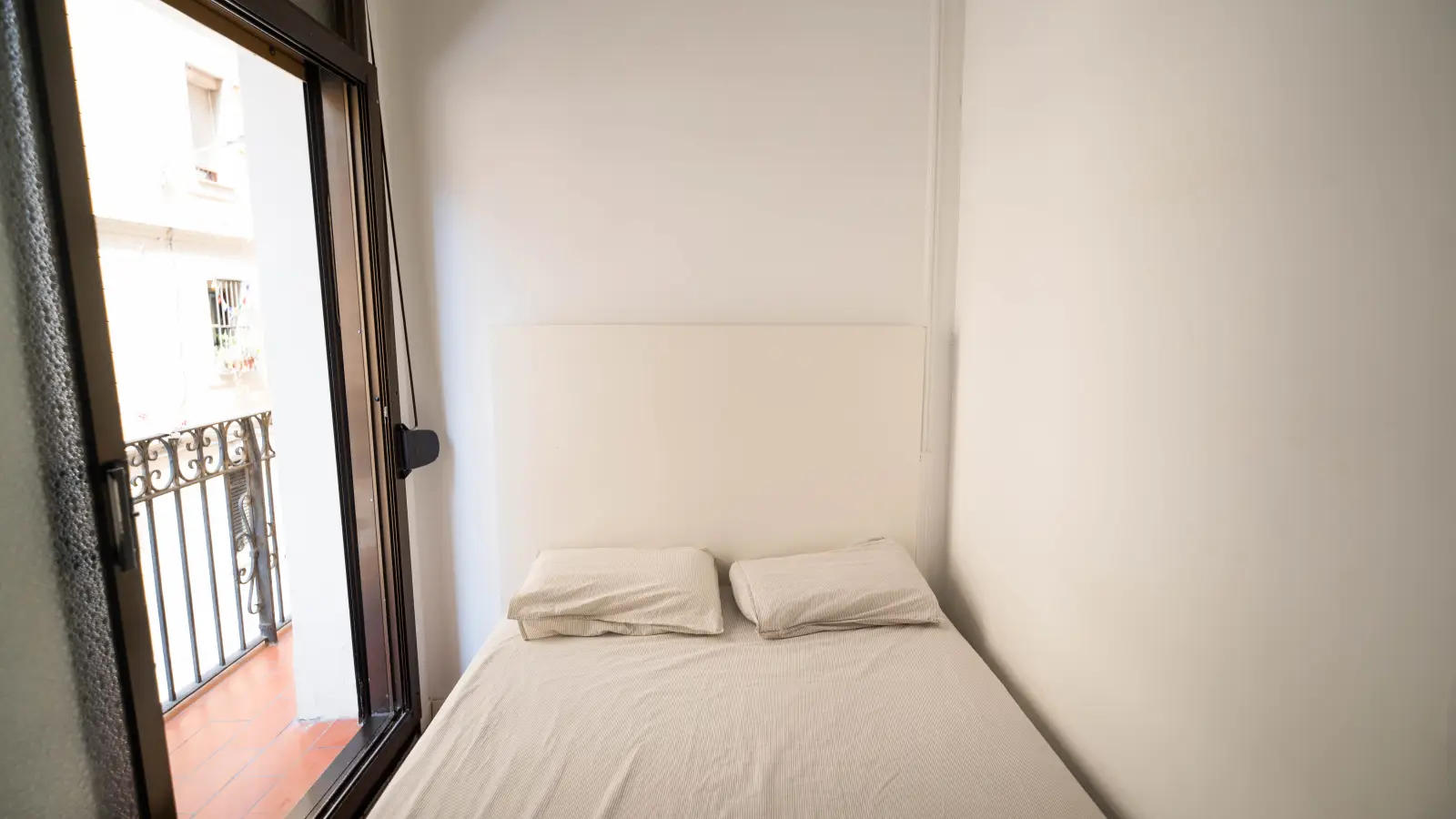Room in shared apartment for rent in Barceloneta. (ref: 1511624 ...