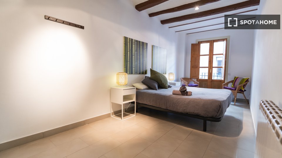 Room in shared 4-bedroom in Sant Pere Santa Caterina (ref: 1511620 ...