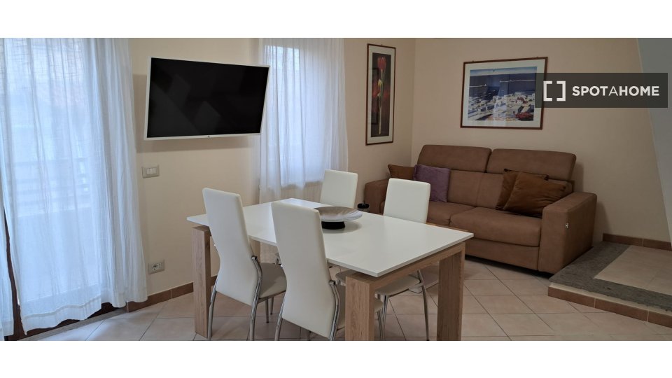 Piso de 1 dormitorio en alquiler en Val Cannuta, Roma (ref: 1285548 ...