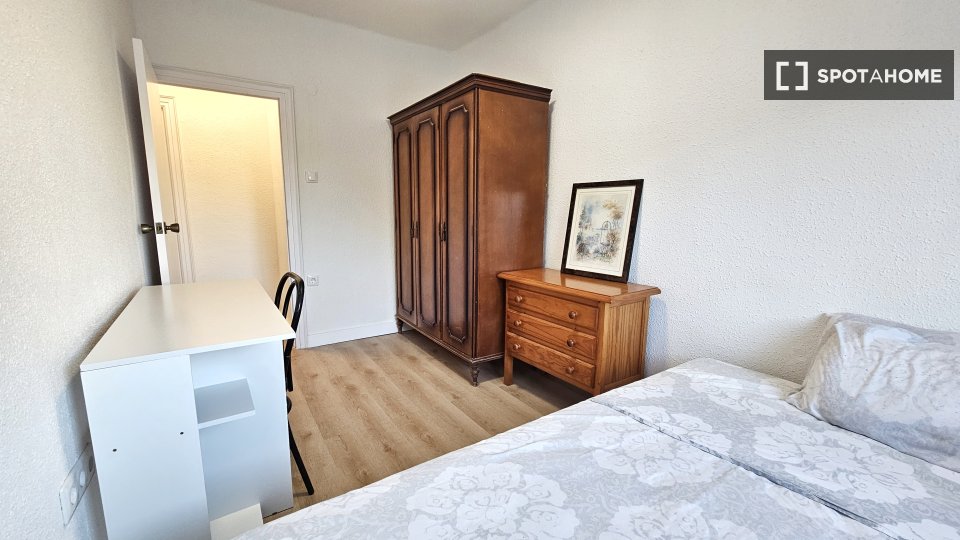 Room in shared apartment in 500 Viviendas, Almeria (ref: 1517899 ...