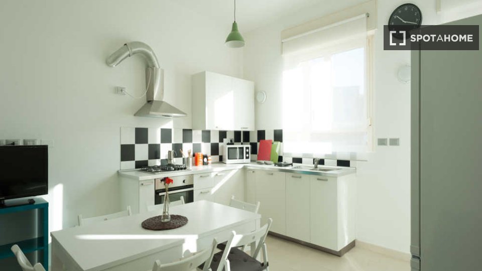 Habitación en piso compartido de 5 habitaciones en Marconi, Bolonia ...