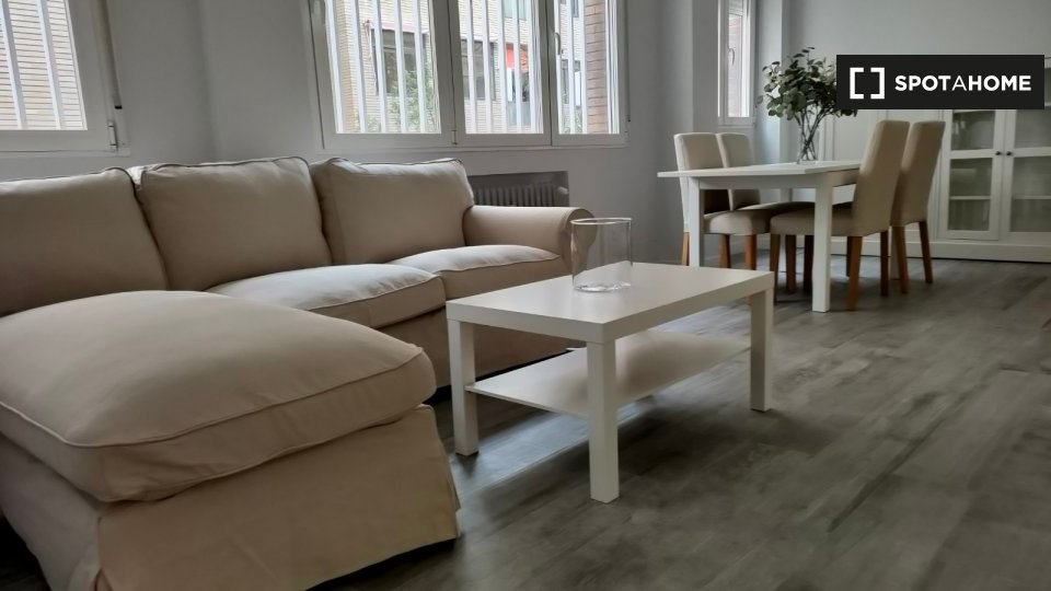 2-bedroom flat for rent in Hispanoamérica, Madrid (ref: 759241) | Spotahome