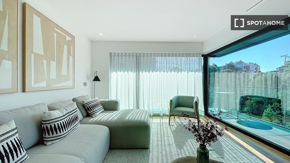 Whole 2 bedrooms apartment in Lisboa (ref: 1333182) | Spotahome