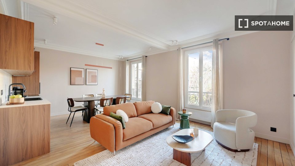 3-bedroom apartment for rent in Duc d'Orleans, Paris (ref: 1518277 ...