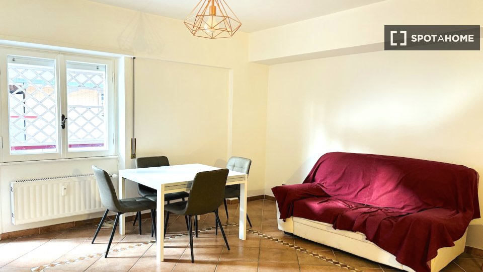 Stanza in affitto in un appartamento con 3 camere da letto a Roma (ref ...