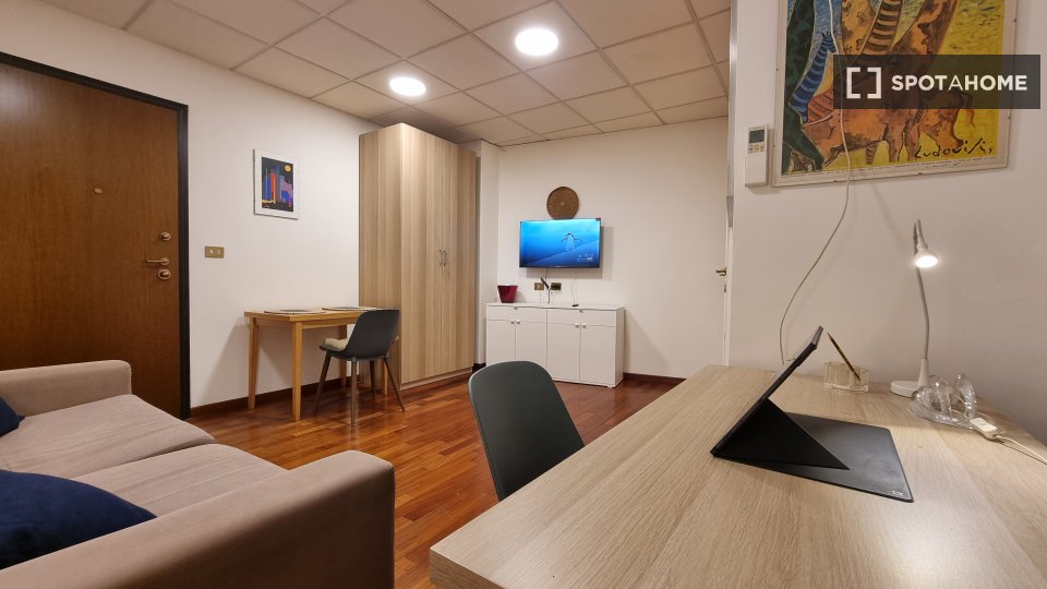 Room in shared apartment in Roma (ref: 1512826) | Spotahome