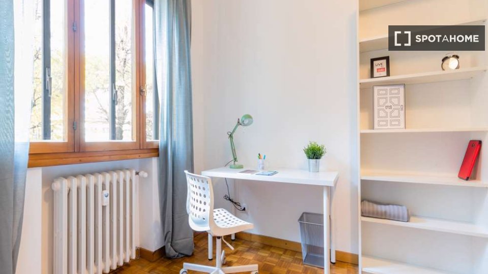 Sunny single room with terrace and with bike parking (ref: 1401912) | Spotahome