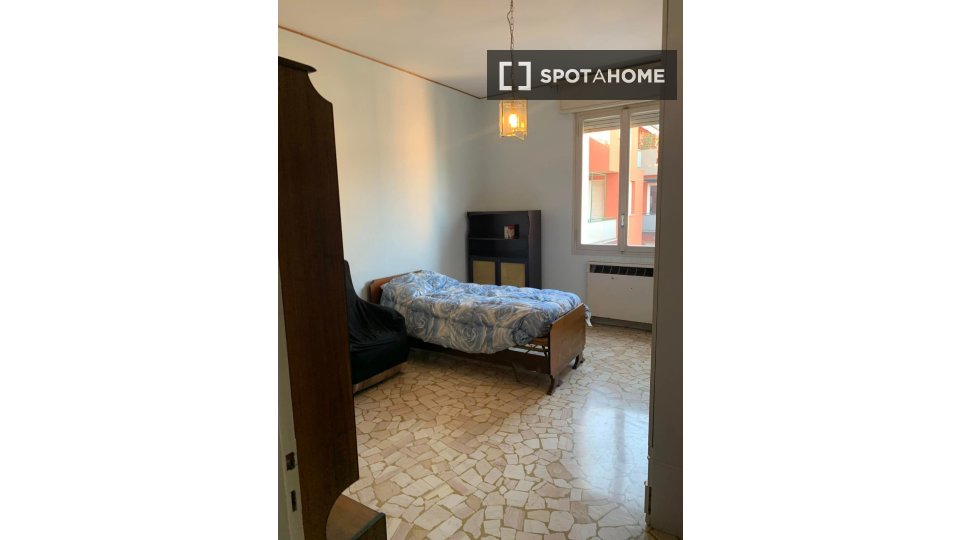 Habitación en piso compartido en alquiler en Santa Viola, Bolonia. (ref ...