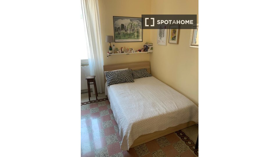 Rooms for rent in a 4-bedroom apartment in Rome (ref: 1350277) | Spotahome