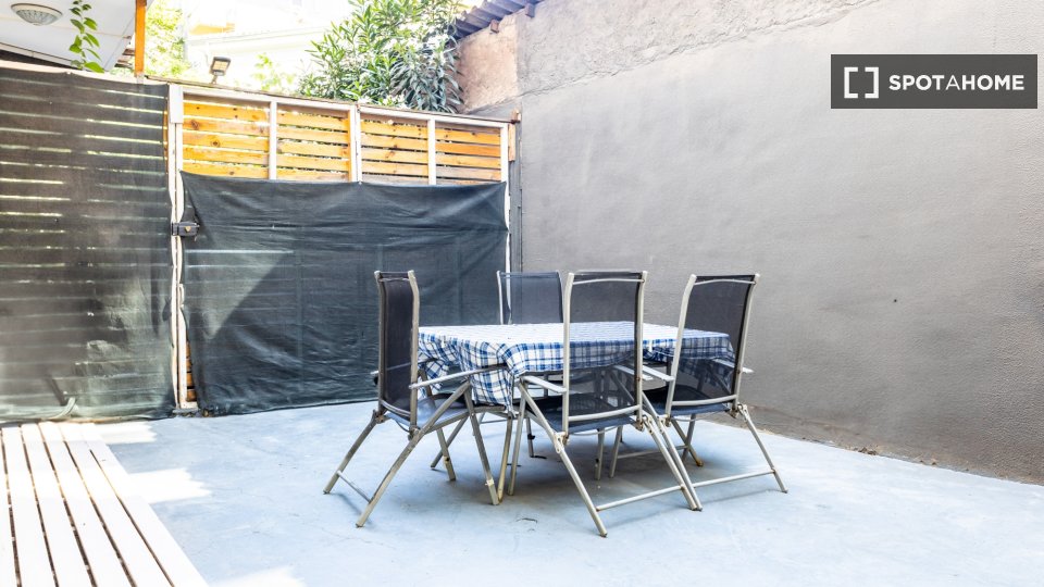 Flat w Garden 10 min to Bull Statue in Kadikoy (ref: 1258131) | Spotahome