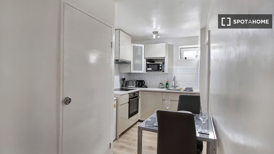 Studio for rent in Custom House, London (ref: 1223626) | Spotahome