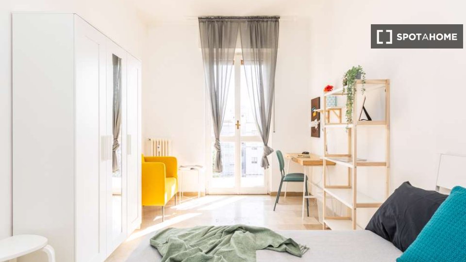 Chambre à louer dans un appartement partagé de 3 chambres à Scalo ...