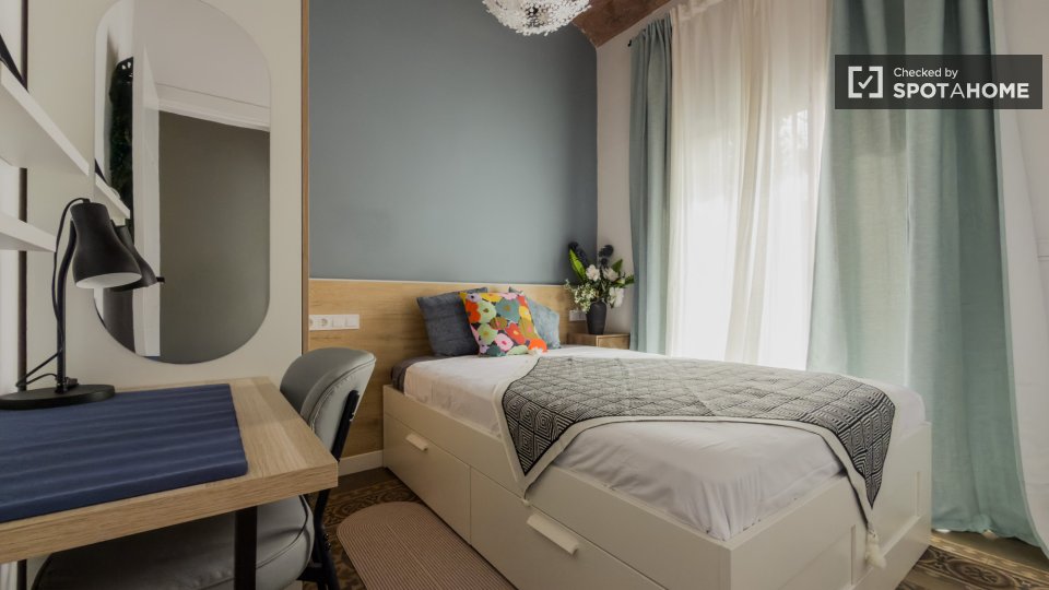 Room in shared flat for rent in el Camp de l'Arpa, Barcelona (ref: 1477977) | Spotahome