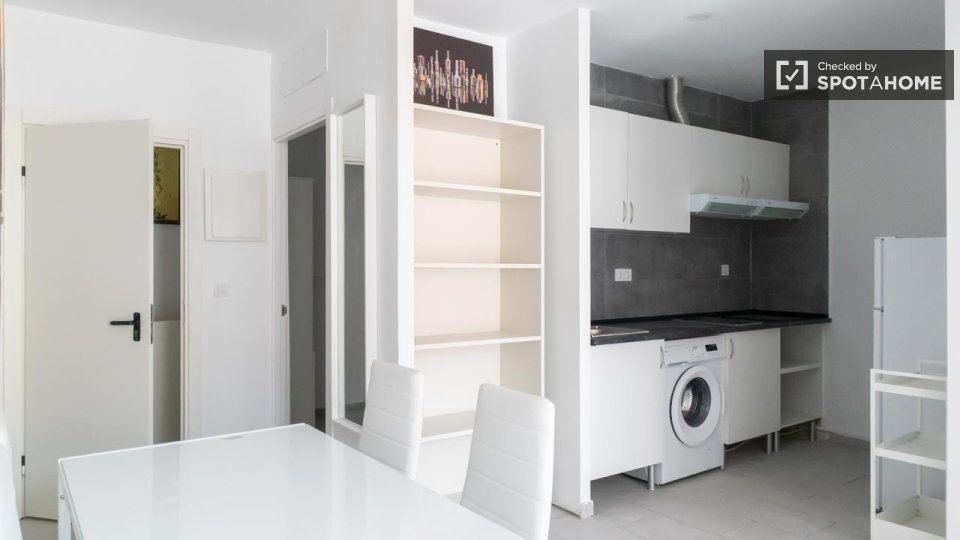 Habitación en piso compartido de 5 habitaciones en alquiler en Madrid ...