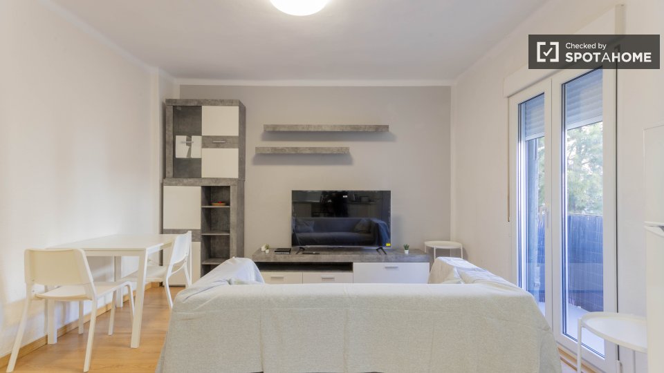 Room in shared 3-bedroom flat in Tres Forques, Valencia (ref: 1517502 ...
