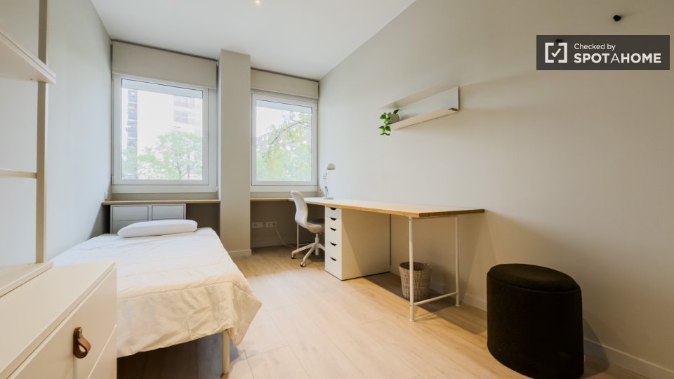 Se alquila habitación en piso de 4 dormitorios en Barcelona (ref ...